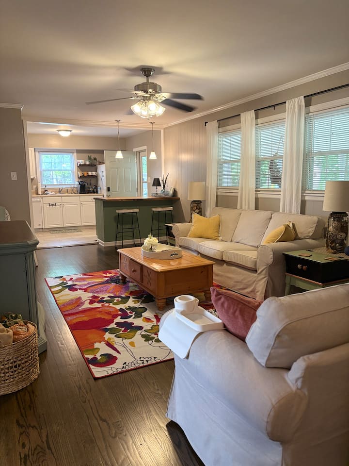 Vintage Charm And Comfort, 2 Ml Elon, Private Lot - Burlington, NC
