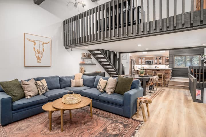 Basecamp Lodge | Cabin Chic Meets Cozy Comfort - Mammoth Mountain, CA