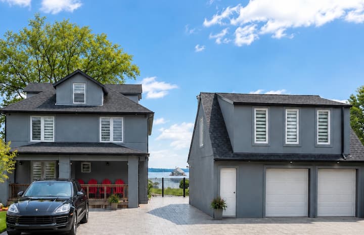 Modern Waterfront Residence - Windsor