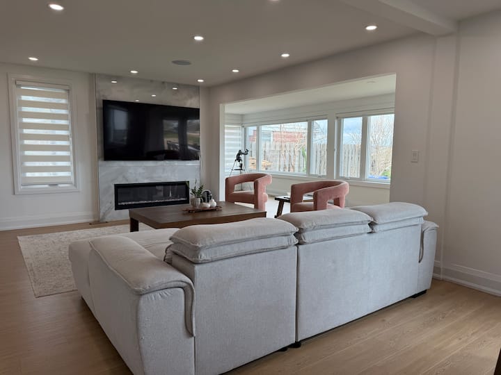 Modern Waterfront Residence - Detroit, MI