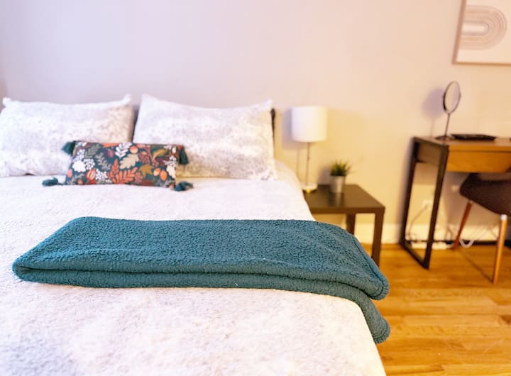 Spacious Studio Close To Wrigley And Boystown - Andersonville - Chicago