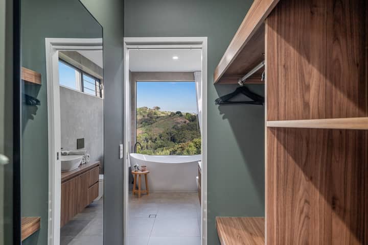 #1 Misty Pine Luxury Villa 5 Mins From Town W/ Spa - Maleny