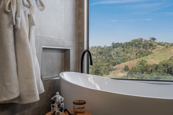 #1 Misty Pine Luxury Villa 5 Mins From Town W/ Spa - Maleny