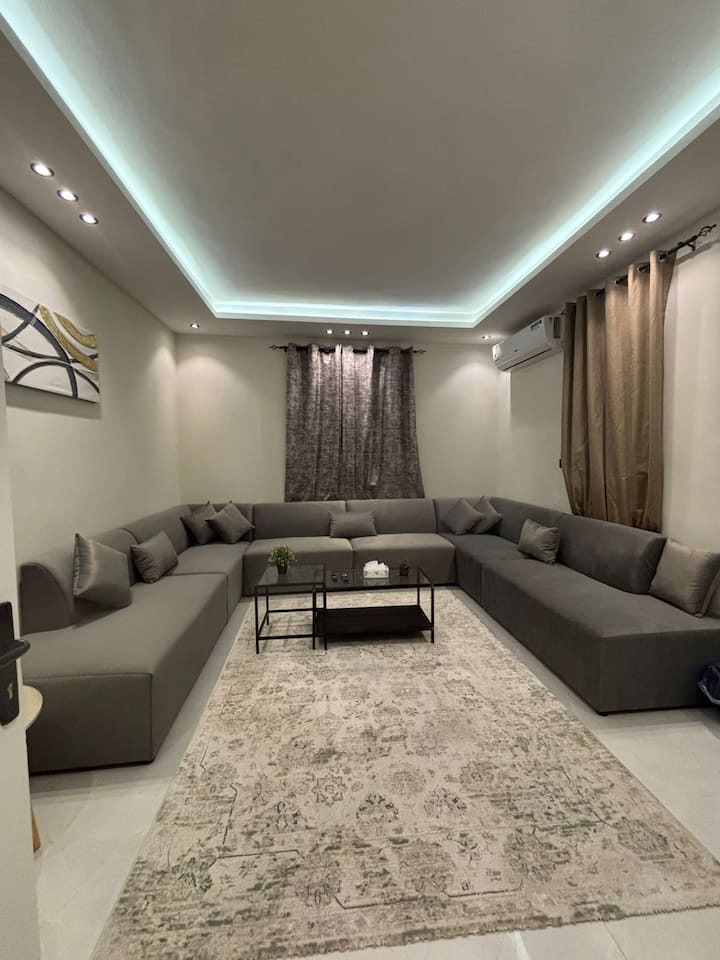 شقه انيقه بدخول ذاتي حي الخليج - Riad