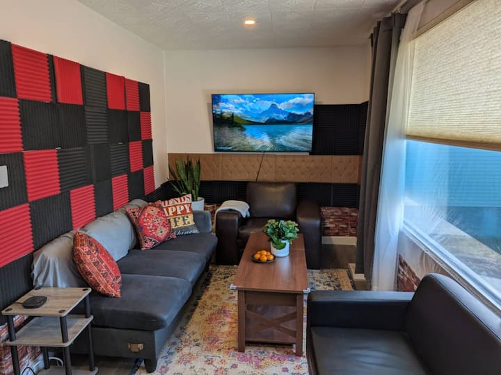 Cozy Home In Heart Of Rocky Mountain House - Rocky Mountain House