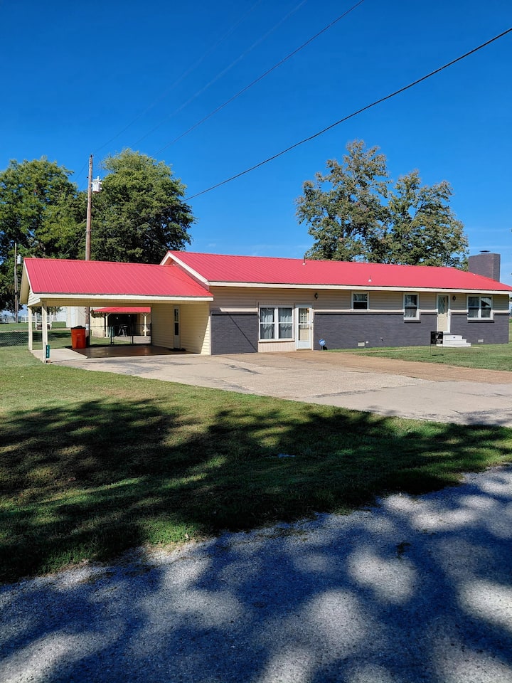 Fins & Feathers, A Sportsman's Lodge - Reelfoot Lake, Tiptonville