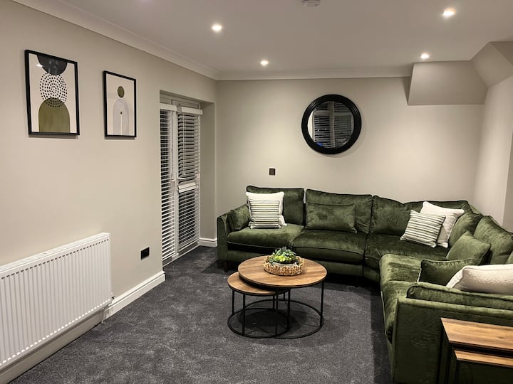 6 Bedroom Luxury Home - West Midlands
