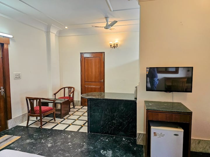 Peaceful 2-bedroom Retreat - Vrindavan