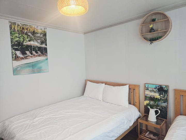 포항/영일대바닷가/침대4개/최대8명/골목무료주차/평일특가할인/호텔급침구/아늑한/넓은숙소 - Pohang-si