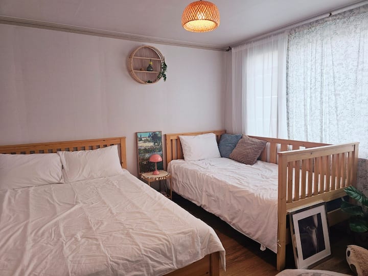 포항 영일대/바닷가10분/room3/최대8명/골목무료주차/외국인환영/짐보관가능/넓은숙소 - 흥해읍