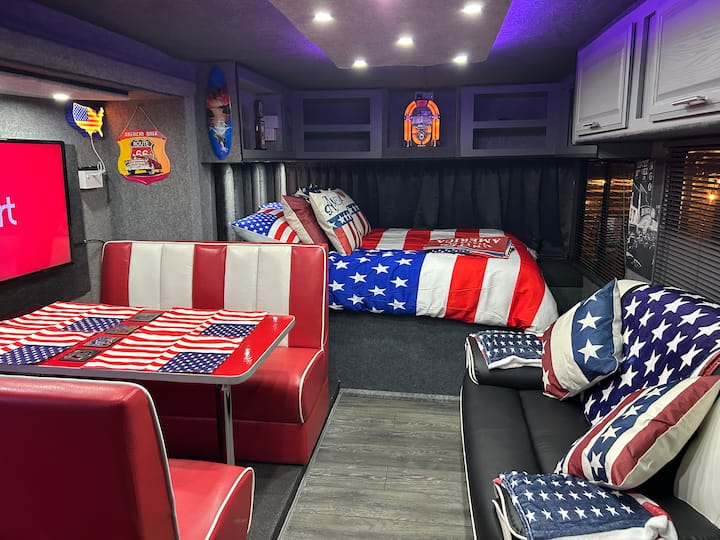 American Rv Glamping And Hot Tub - Towyn