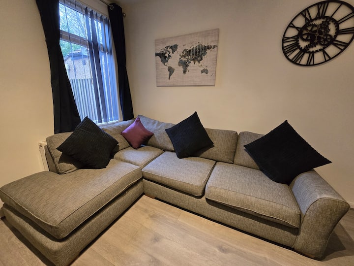 Contractors 4 Bedrooms 3 Showers - Coventry