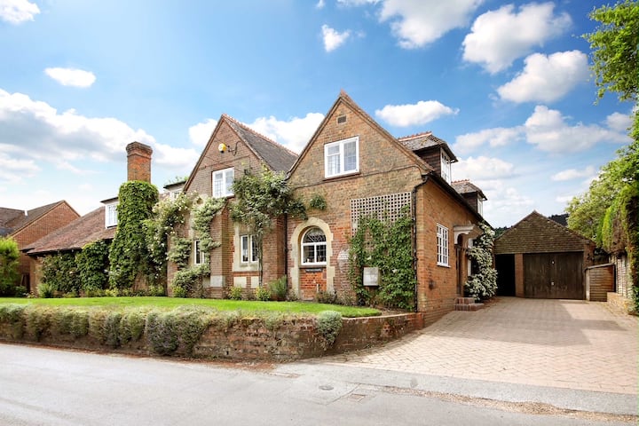 5 Bed Cottage In Hampshire - Alton
