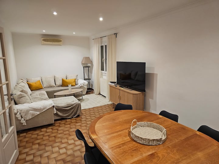 Villa Violette Sur Saint-gilles - Saint-Gilles, France