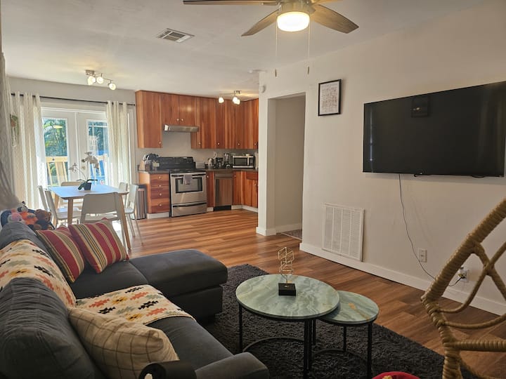 Cozy Home 7 Mins Tampa Downtown - Tampa, FL