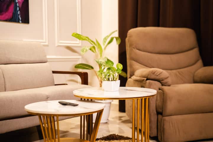 Bliss By 90s Crib-3bhk With Skyline View& Massager - Guwahati