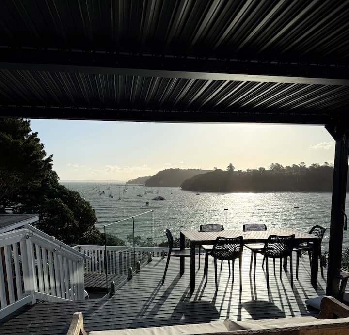 Scenic Coastal Setting - Waiheke Island