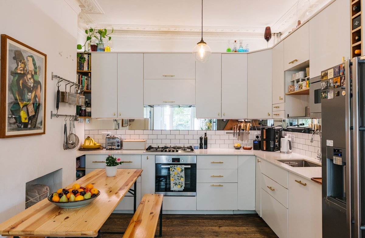 Beautiful Victorian Town House-Long Stay Discount - Houses for Rent in ...