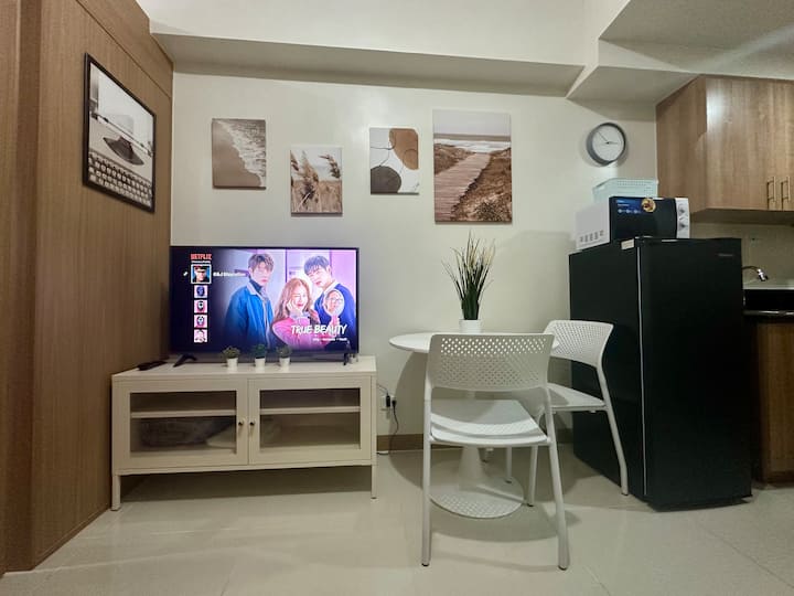 Bay View Condo W/ Balcony, Pool, Wifi, Makati, 14 - Makati