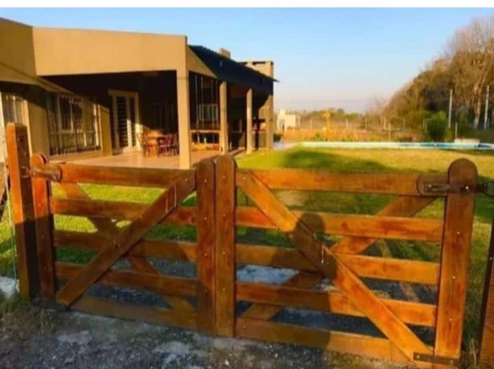 Casa De Campo En B. Cerrado - Merlo