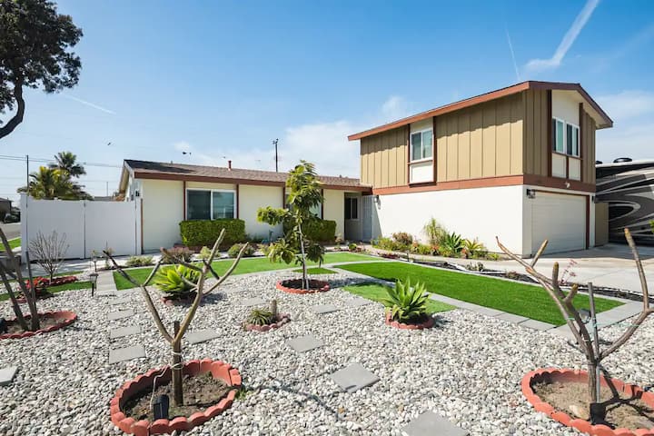 Cozy 2br/1ba Loft In Central Oc, Pet Friendly - Huntington Beach, CA