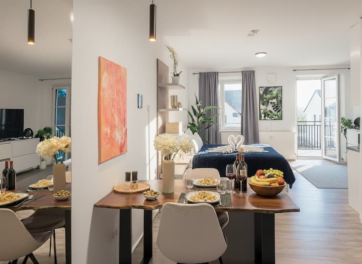 Crest: Riverside Studio Mit Küche-balkon-parken - Passau