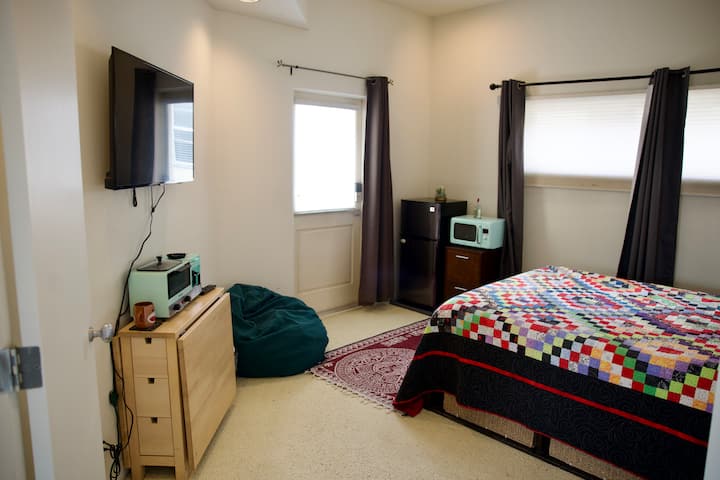 Santa Monica Beach Room - Venice Beach, CA