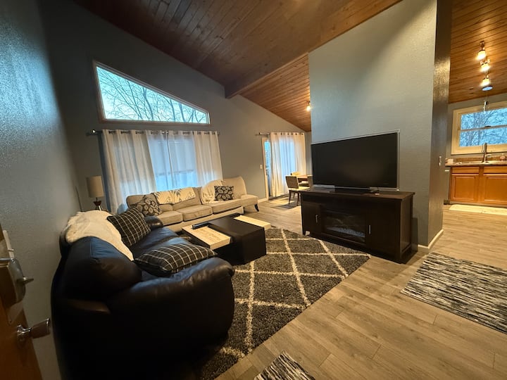 Bearfootbnb Unit #3 - Anchorage, AK