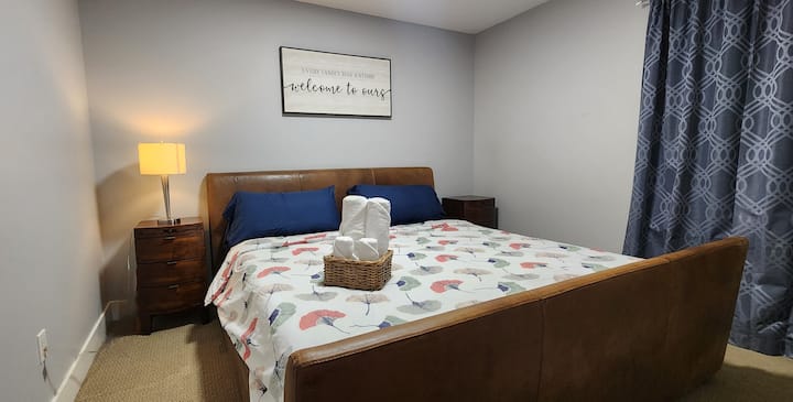 Spacious King Bed Suite Private - Maple Ridge