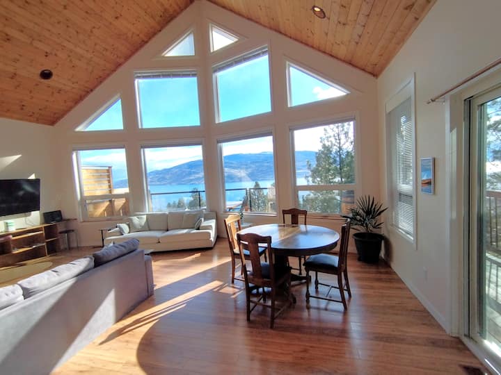 Stunning Lakeview Home — Heart Of The Okanagan! - Peachland