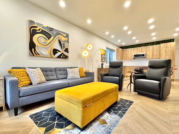 Polished West Coast Living - Near Metro - Vancouver