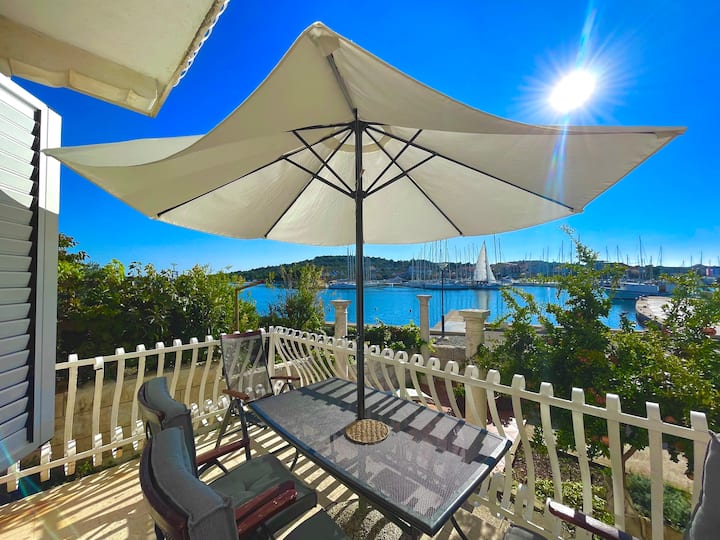 Apartment On The Sea - Jezera