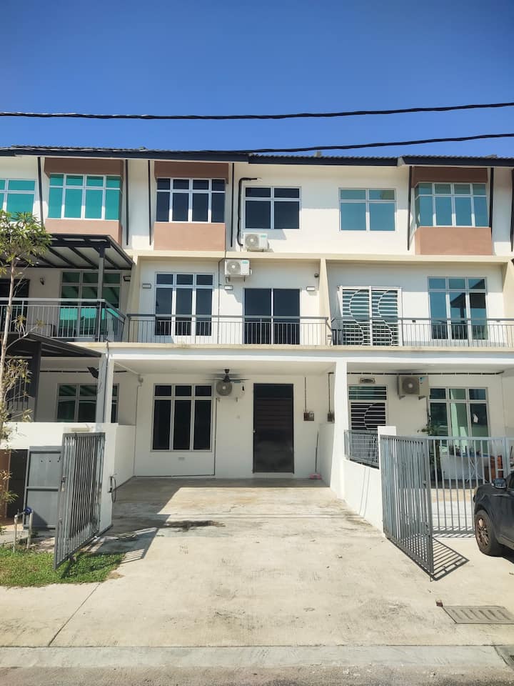 Azzahra Homestay Skj (Near Gamuda Garden) - Rawang