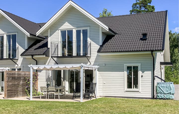 Nice Home In Västervik With Lake View - Västervik