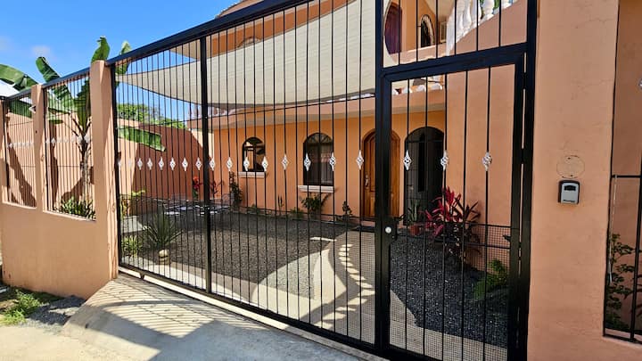 Casa Tranquilo-in The Heart Of Manuel Antonio - Playa Blanca, Costa Rica