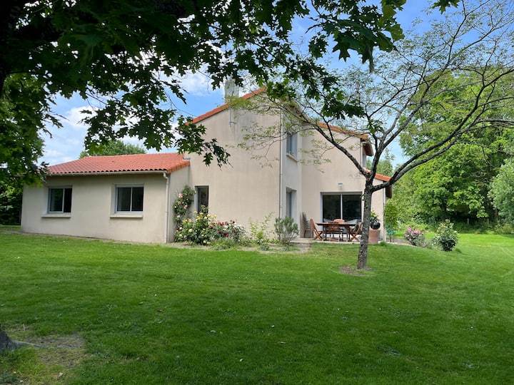 Paisible Maison De Campagne - Les Epesses