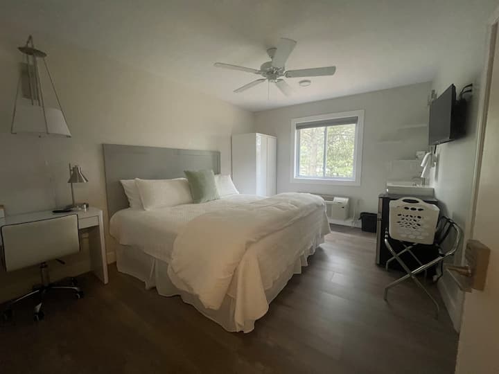 The Ridge 09 Jmu Football - King Bed - Harrisonburg, VA