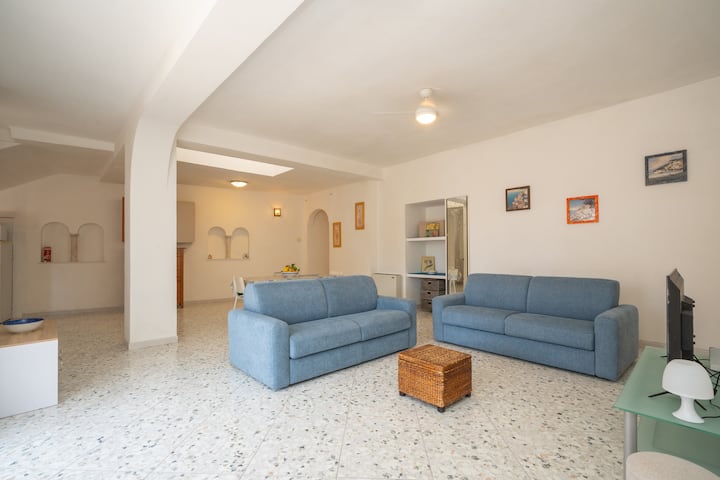 Zina House
5m From "Lemon Path" 250m From The Sea - Minori