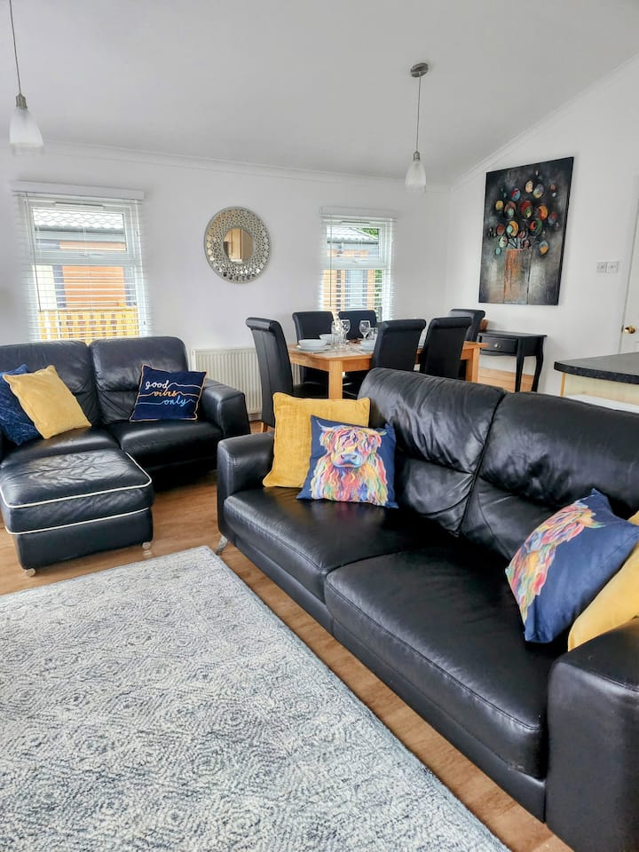 5* South Lakeland 3 Bedroom Lodge - Carnforth