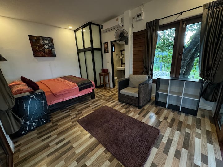 Para Hill Homestay Garden View Superior Room B1 - Phuket