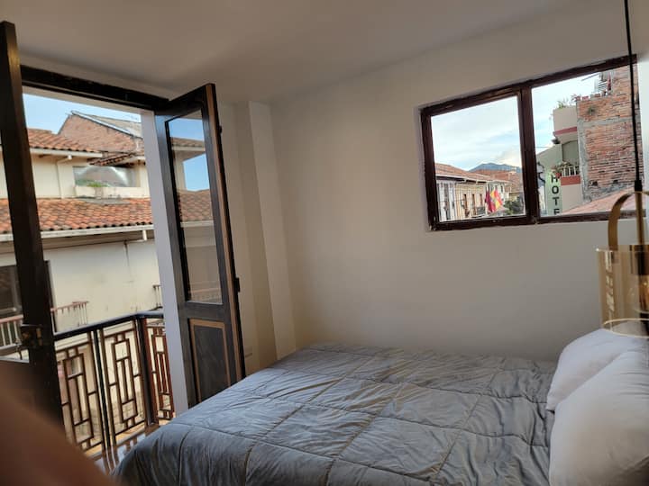 Departamento Ideal - A 4 Calles De La Catedral. - Cuenca