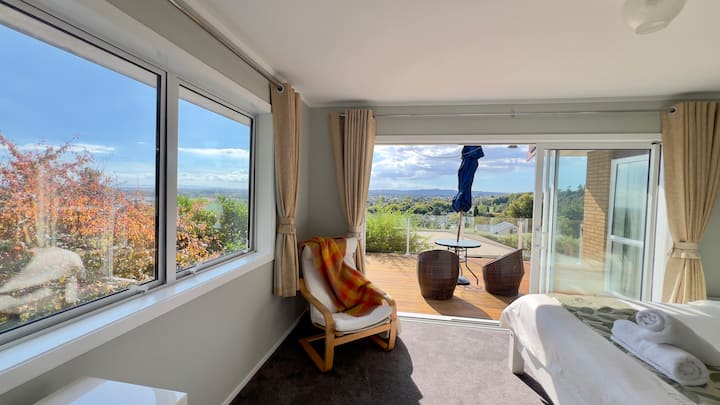 Spacious Retreat With Amazing Views - Clevedon