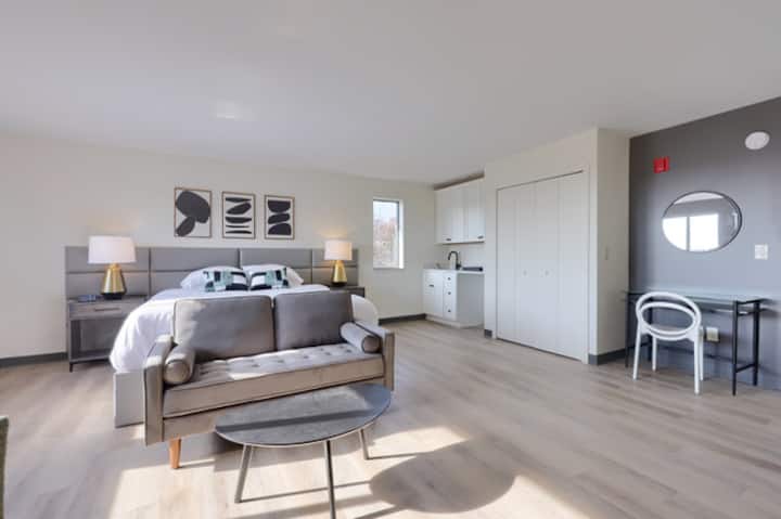 Spacious Suite At Lititz Pointe Inn, Room 201 - Lititz, PA