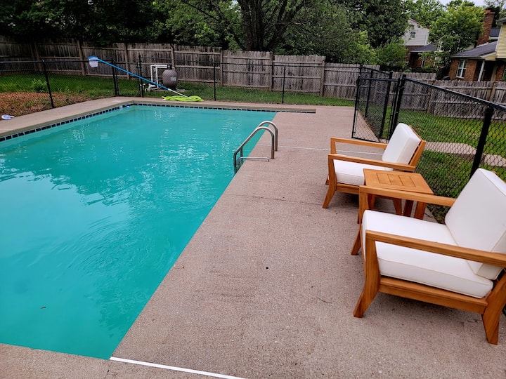 Pet Friendly Home, Outdoor Pool, And Fenced Yard - Loveland, OH