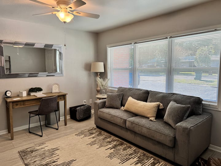 Cute, Cozy, & Close To Downtown - Ocala, FL