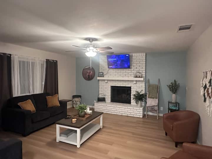 Spacious Desert Getaway. - Apple Valley, CA