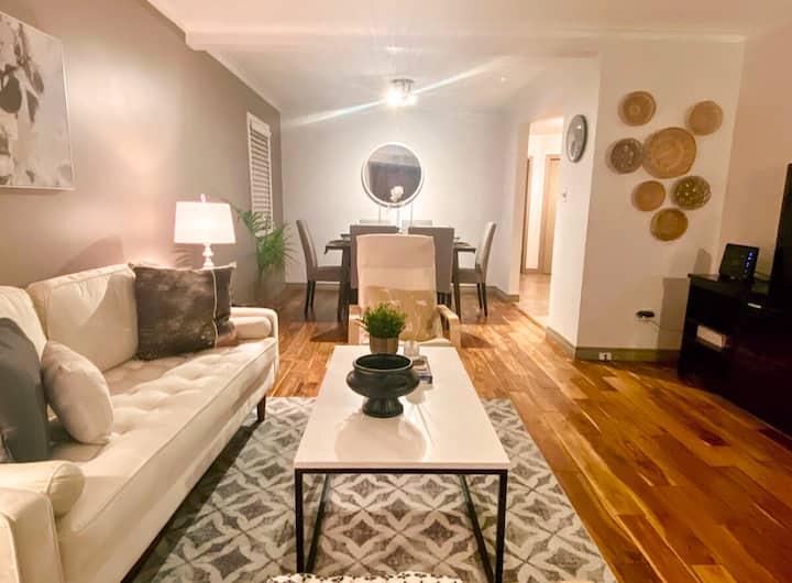 Cozy 4 Bedroom Bungalow With 2  Parkings - Toronto