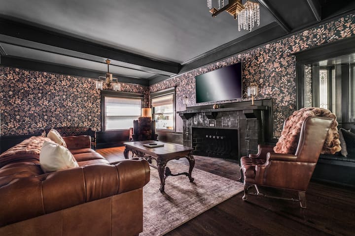 Historic Luxury Home In The Heart Of Downtown - Sacramento, CA