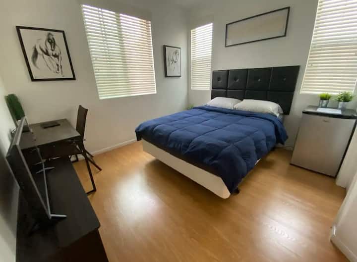 Private Suite 8 Min From Airport - RiSE Festival