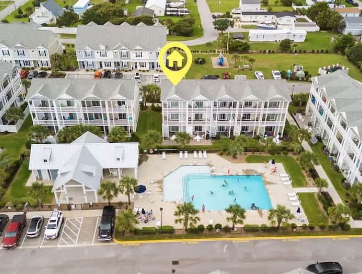 Seaside Poolside W/ Elevator - Atlantic Beach, NC